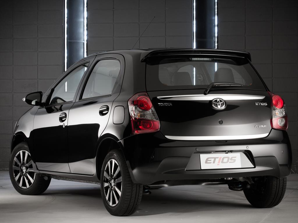 Toyota Etios Platinum Hatchback - Autocosmos.com