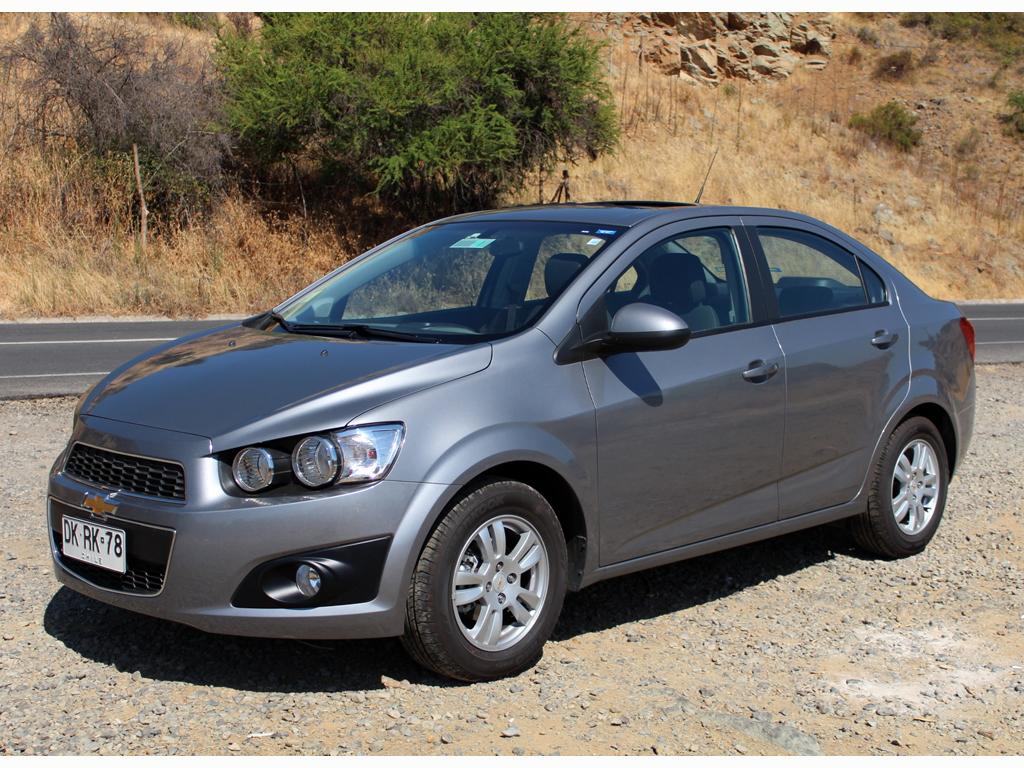 Prueba al Chevrolet Sonic Sedán 1.6 Automático - Autocosmos.com