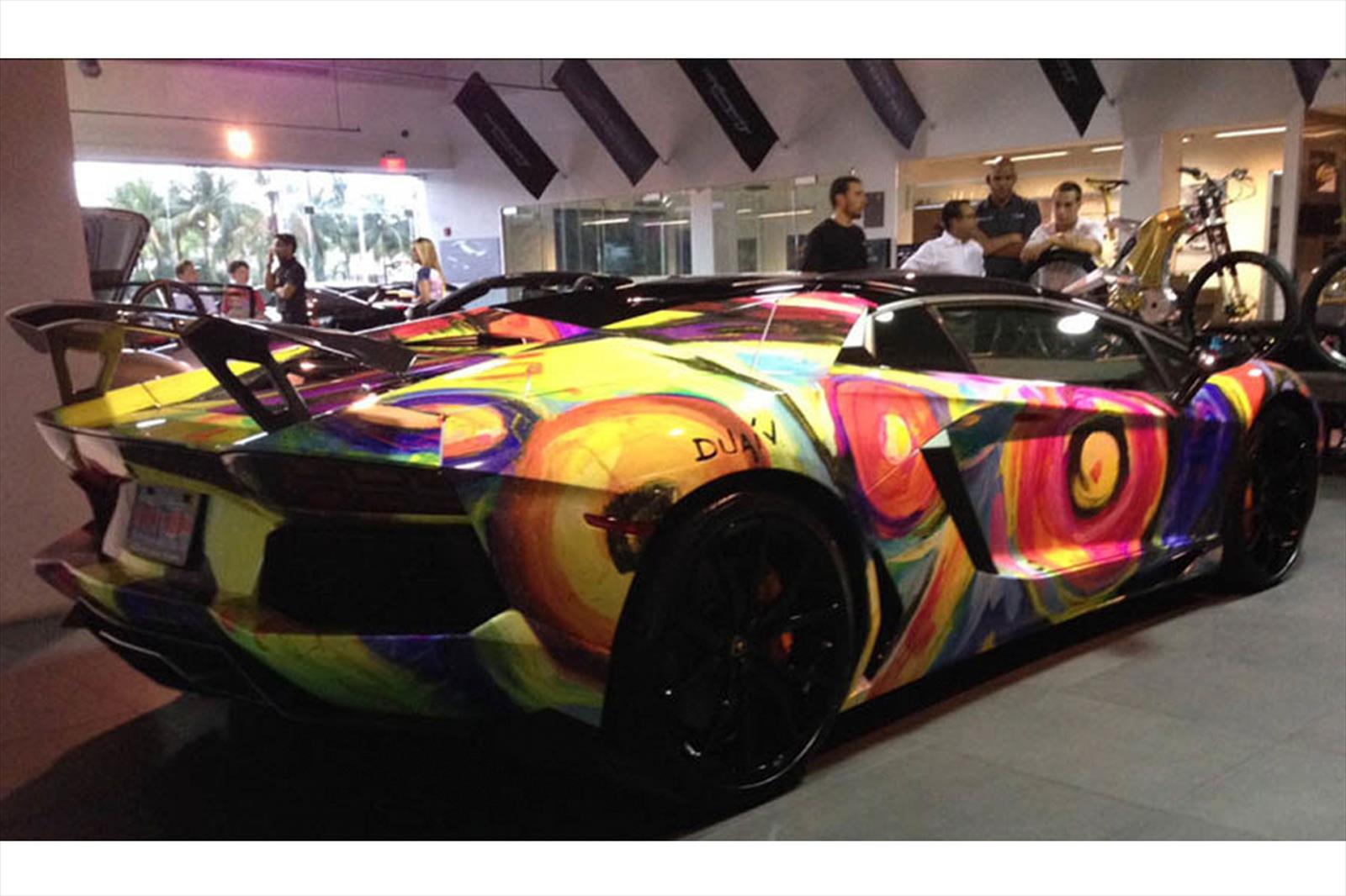 Lamborghini Aventador Art Car es literalmente un Arcoíris Abstracto ...