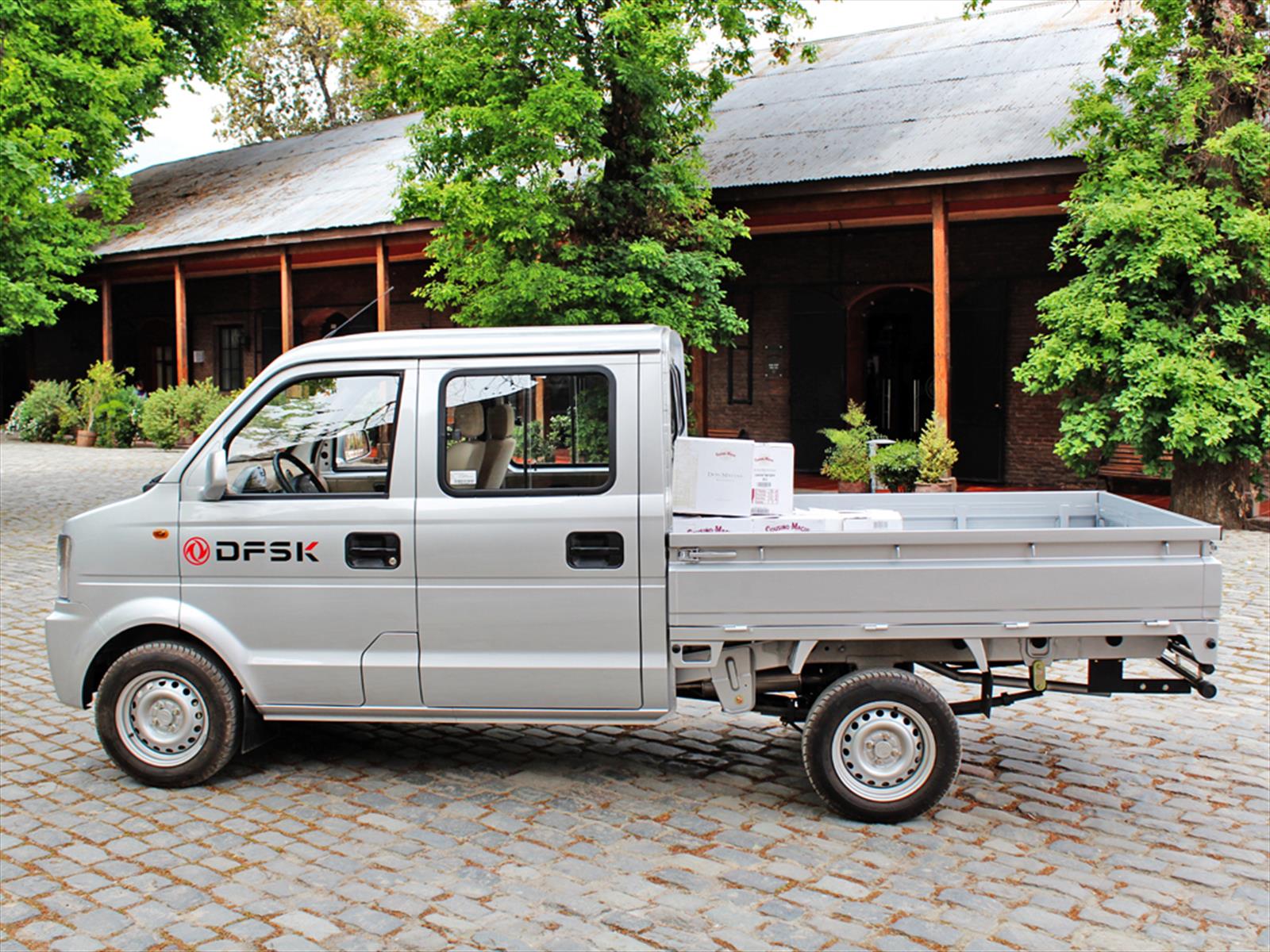 DFSK Serie V inicia venta en Chile: Versiones cabina simple y cabina ...