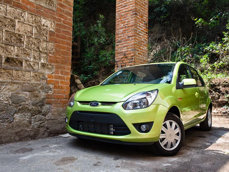 Ford Ikon Hatchback 2012 a prueba