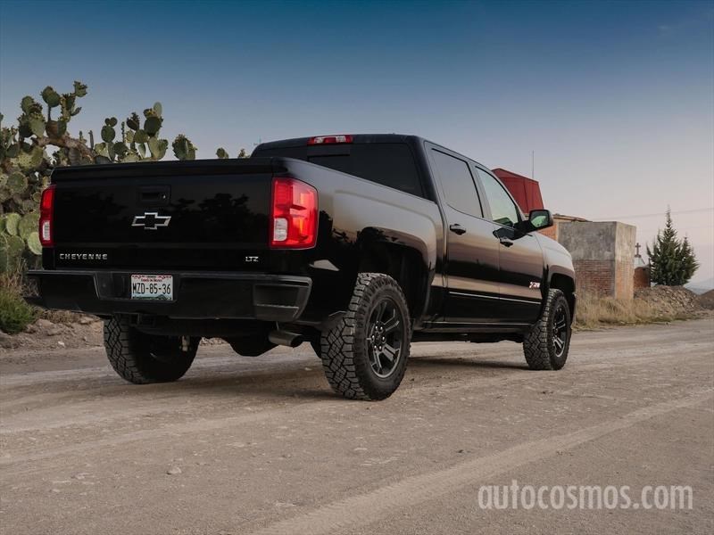 Chevrolet Cheyenne Midnight Edition 2017 a prueba