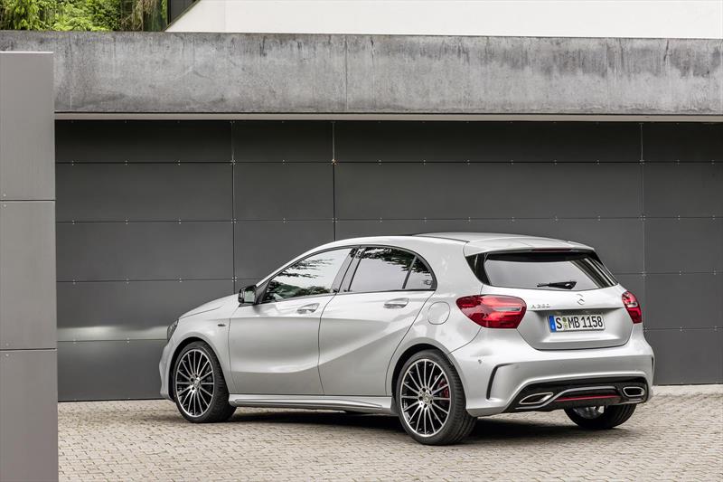 Mercedes-Benz Clase A 2016, se renueva el hatchback de lujo