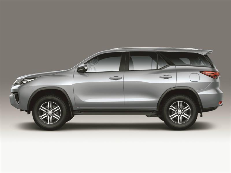 Toyota Fortuner SW4 - Autocosmos.com