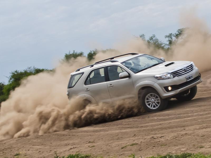 Toyota SW4 a prueba - Autocosmos.com