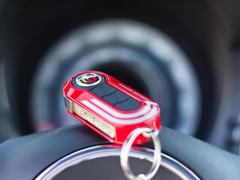 Fiat 500 Abarth 695 Tributo Ferrari a prueba