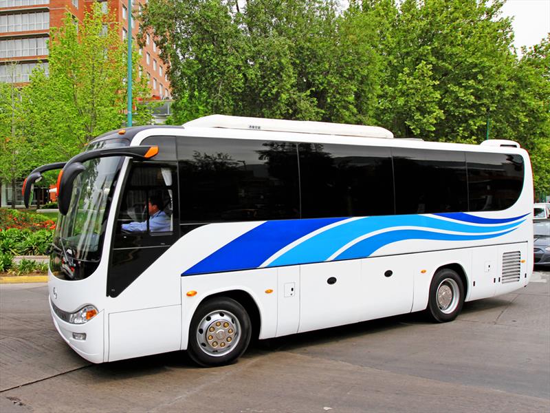 JAC Motors introduce en Chile nueva línea de buses Gold Town