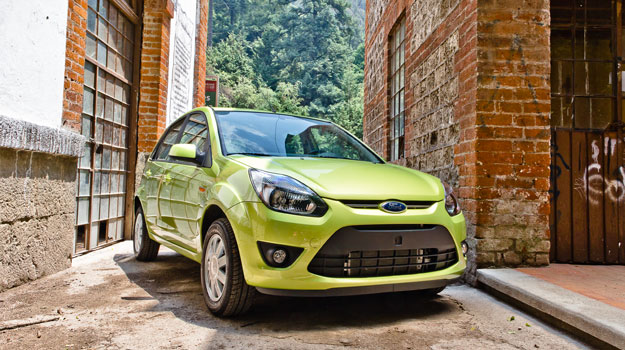 Ford Ikon Hatchback 2012 a prueba - Autocosmos.com