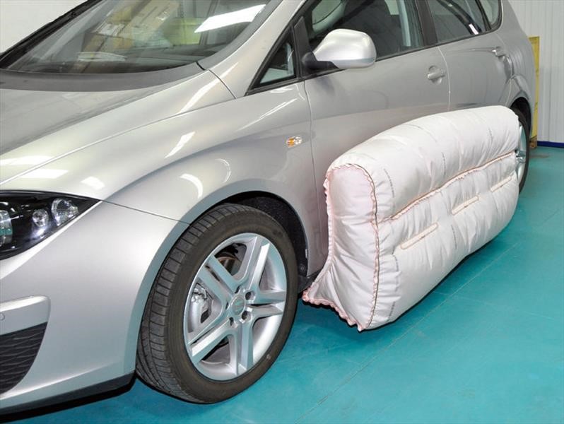 ZF desarrolla un prototipo de airbags laterales exteriores