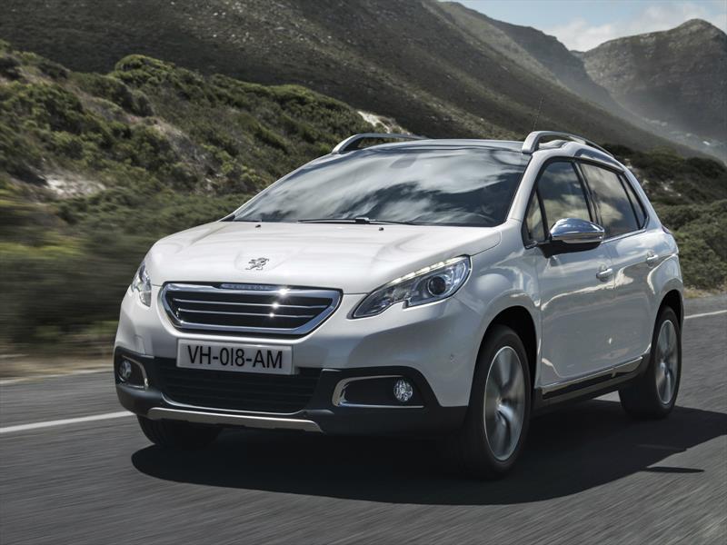 Peugeot 2008 número 200 mil sale de la línea de producción