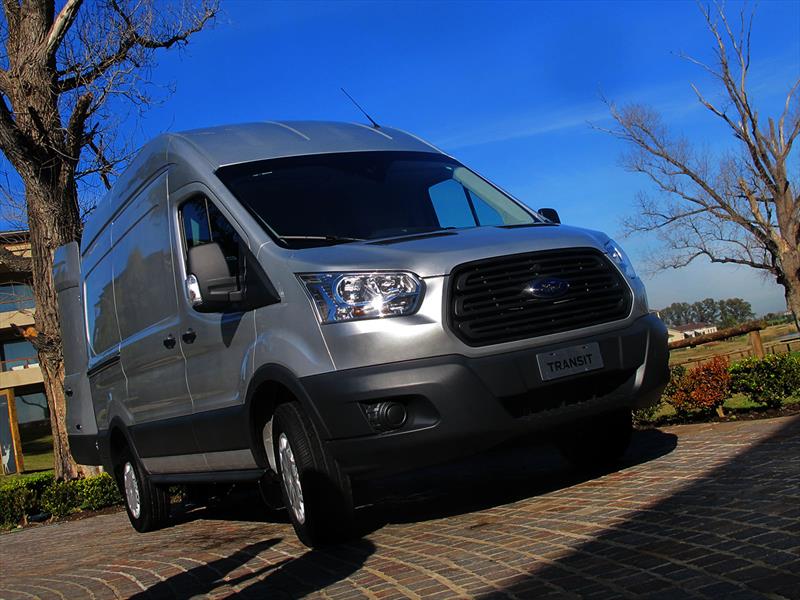La nueva Ford Transit se presenta en Argentina - Autocosmos.com