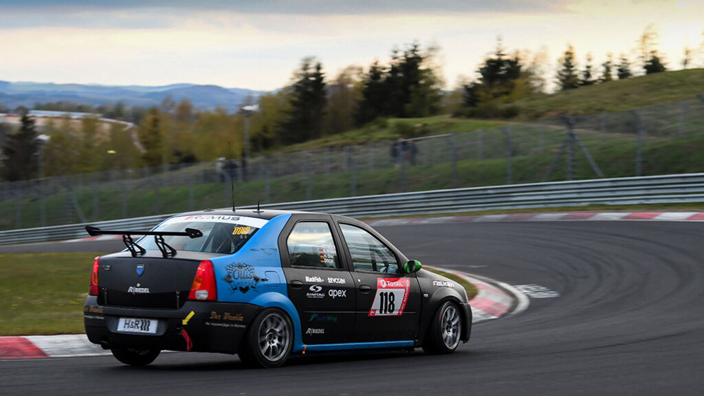 Un Dacia Logan protagonizó las 24 Horas de Nürburgring