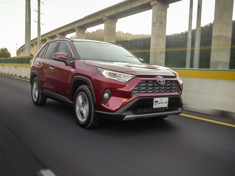 Toyota RAV4 2019 llega a México, tiene todo para pelear el liderato de ...